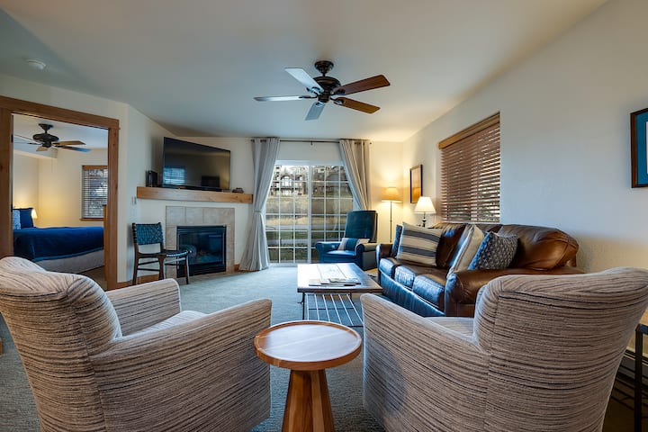 V1414 | Nicely Updated | Close To Mtn | Hot Tub - Steamboat Springs, CO