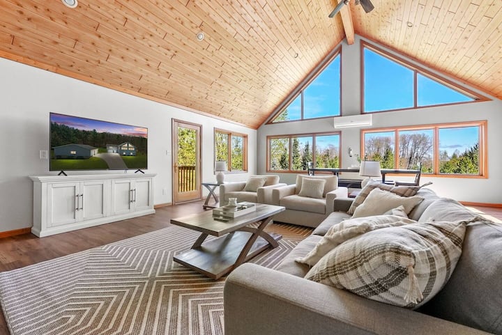 Ultimate Family Cabin - Summer Calendar Now Open! - Boyne City, MI