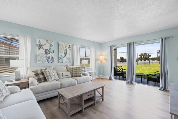 Coastal Comfort: Beach, Pools And Free Activities - Fort Walton Beach, FL