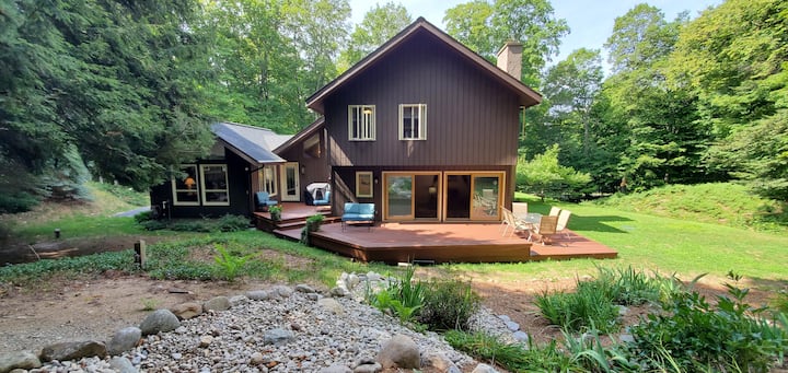 Fairway House Walk To Crystal Lake Golf - Beulah, MI