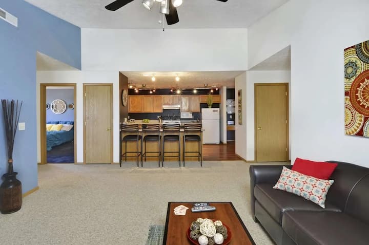 Spacious 3-br Apartment With Amenities - Splash Park, Bloomington
