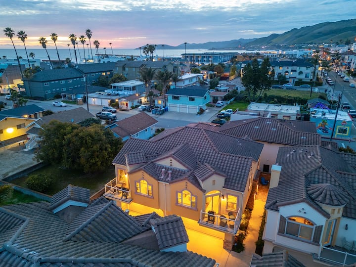Lovely 3br-sleeps 9-one Block To Beach! - Pismo Beach, CA