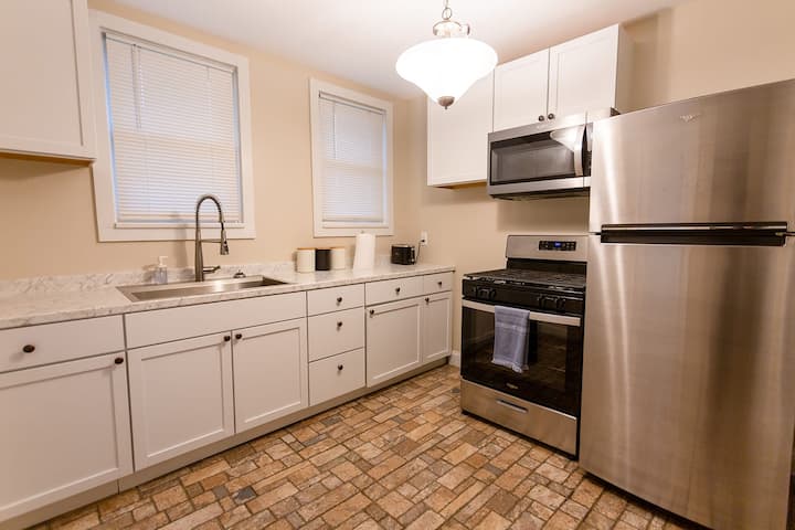 Rolston House - 1 Bed House Near Xavier & Downtown - Madeira, OH