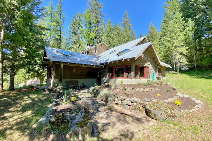 Woodland 3br With Hot Tub, Patios & Fireplaces - Hope, ID