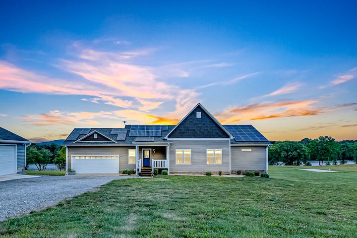 Lebanon Family Riverfront Hideaway: Dogs Welcome - Old Hickory Lake, TN
