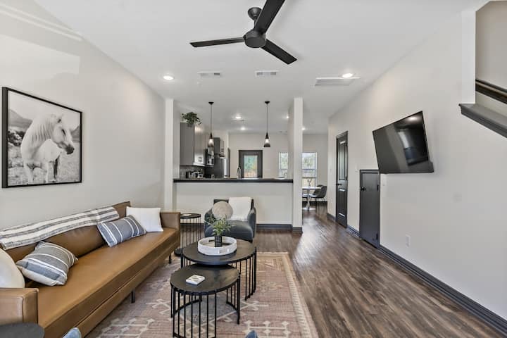 Aggie Condo College Station Unit 602 - Bryan, TX