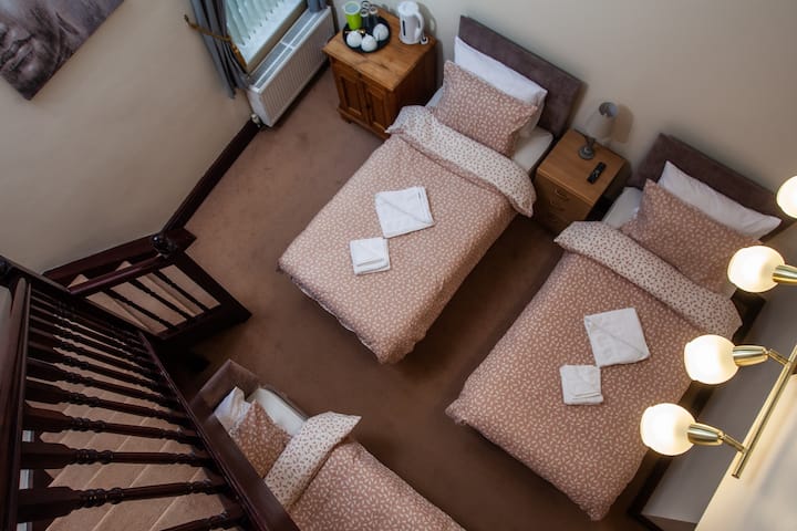 Deluxe Triple In The Heart Of Buxton - 벅스턴