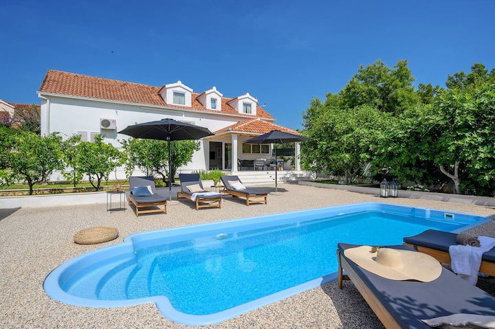 Villa In Milna On Brač With Heated Pool For 9 - Croatia