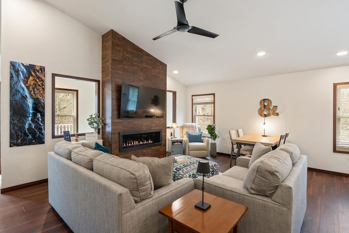 Cozy Condo Between Petoskey & Harbor Springs - Petoskey, MI