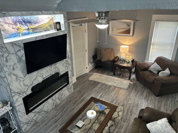 Spacious 5-bedroom Home In Highland Square Akron - Sarah's Vineyard, Cuyahoga Falls