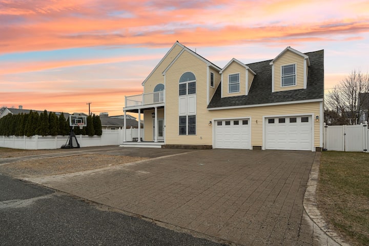 Sandy Toes | Ocean Views | Steps To Beach | Deck - Salisbury Beach, MA