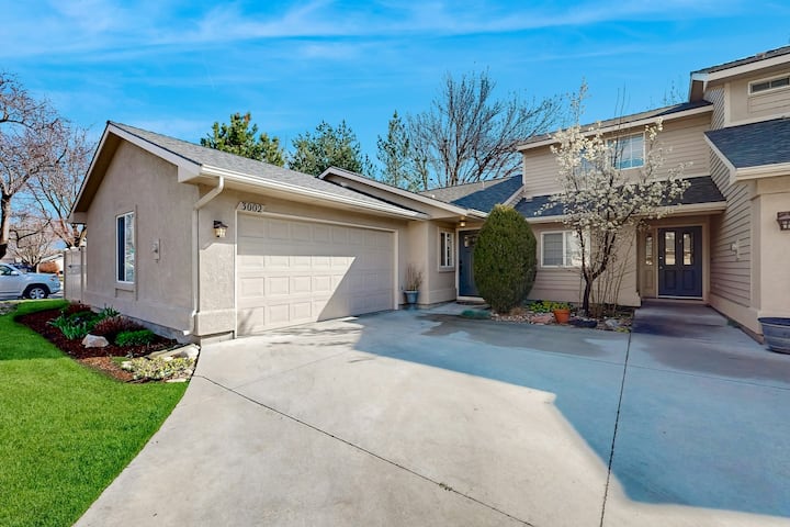 Relaxing 2br Retreat With A Gas Fireplace, Yard - Lucky Peak State Park, Boise