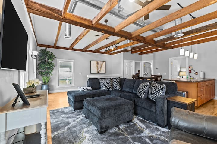 Rustic Charm 2br Downtown Burl. - Burlington, VT