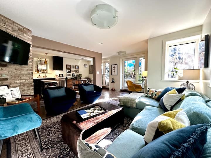 Patio Zen Stay 'N Play @Happening Commercial Dr - Vancouver