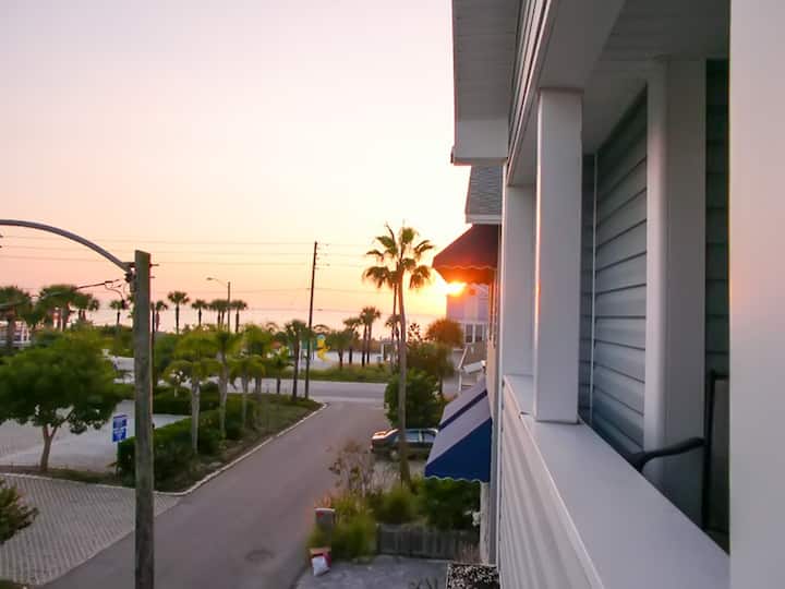 Sunset Beach House | Pet Friendly, Gulf View! - Treasure Island, FL