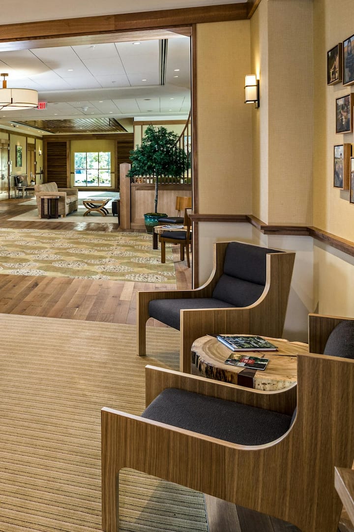 Inviting Décor, Plus Free Wifi & Fitness Center - Media, PA