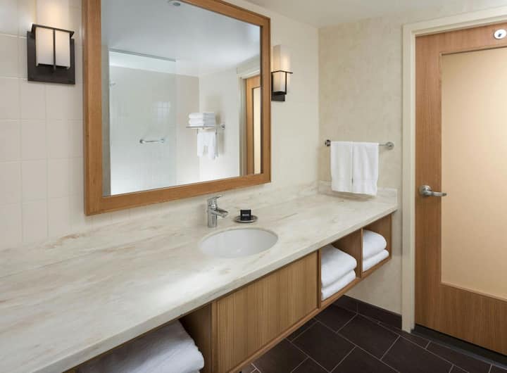 Complimentary Coffee In The Lounge & Onsite Parkin - Media, PA