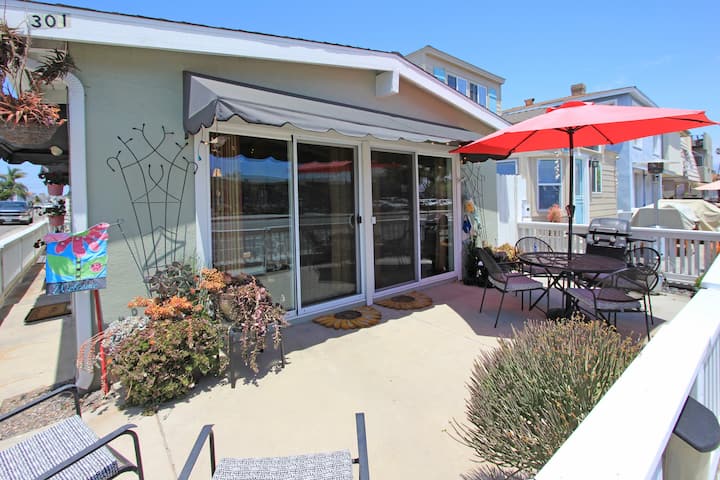 Steps To The Beach, Shops + Restaurants - Newport Beach, CA