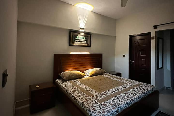Apartment - Sleeps 2 - Parking - Wifi - Karachi
