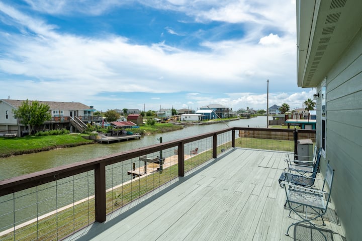 Casa De Rockport | Waterfront Home, Boat Dock! - Bayside, TX