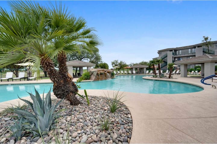 Golf Getaway: King Beds & Pool Fun! - Phoenix, AZ