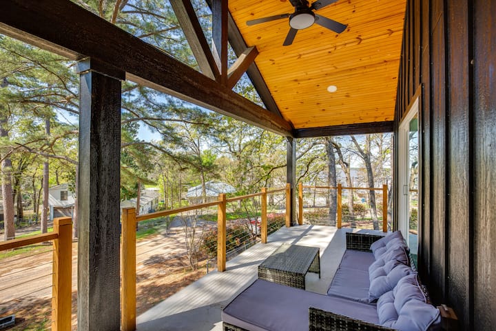 Fire Pit + Grill: Lakeside Gun Barrel City Home! - Gun Barrel City
