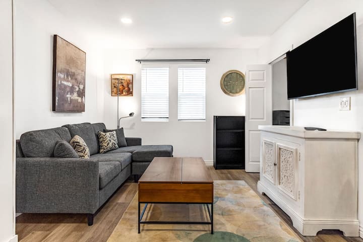 New House With Loft - Beverly Hills, CA