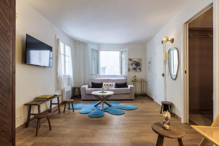 Chic Old Town Apartment - Nice