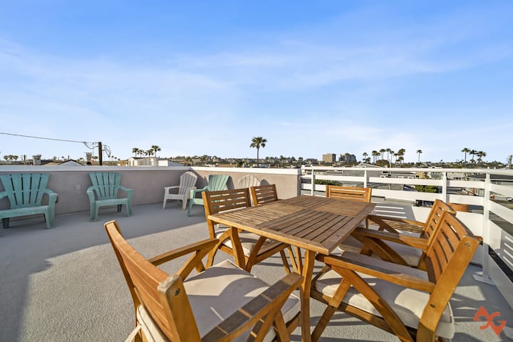 Seaside Escape: Steps To Ocean View - Newport Beach, CA