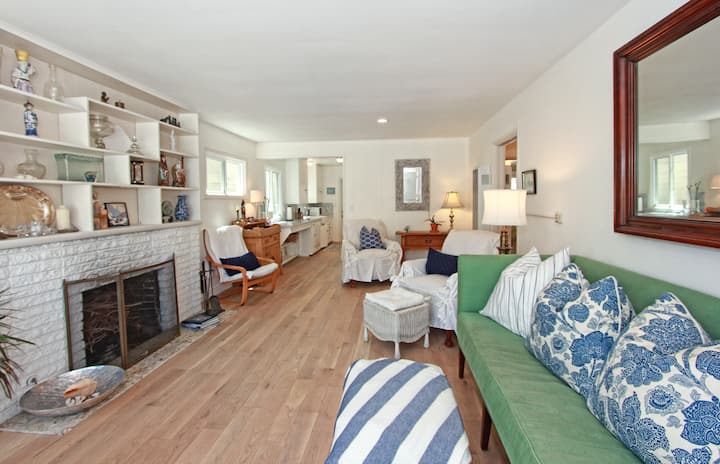 Quaint Cottage Steps To Sand : 1009 W Bay - Newport Beach, CA
