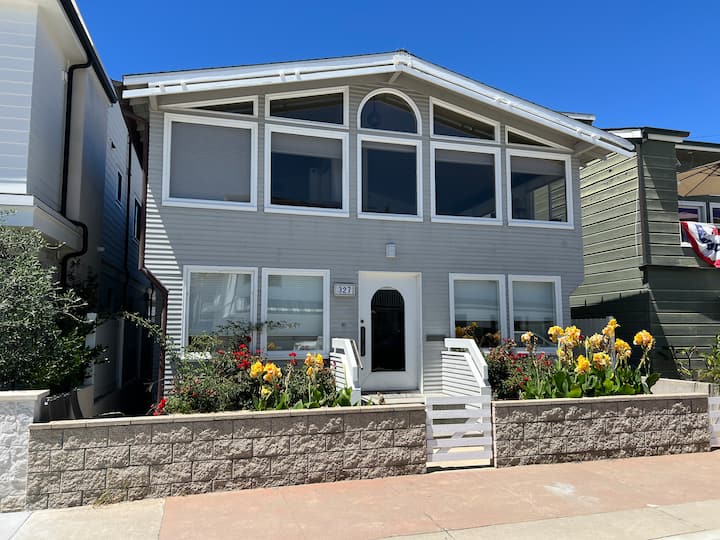 Spacious 4 Bedroom 3 Bath - Newport Beach, CA