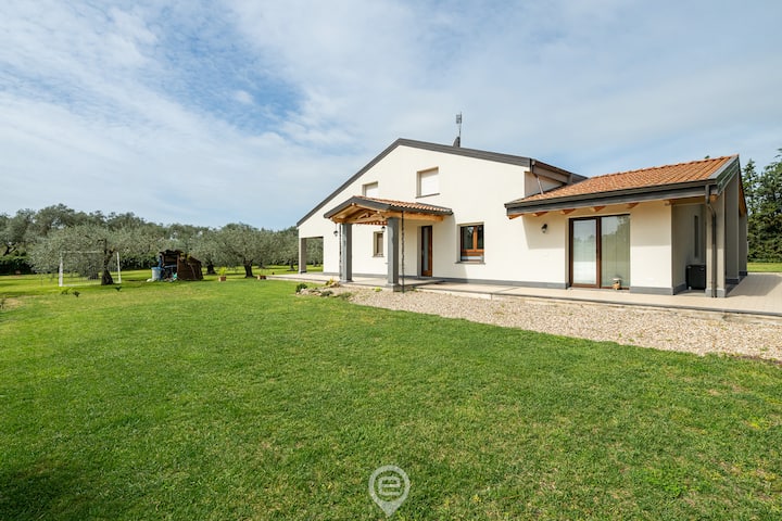 Garden Paradise Escape - Cabras