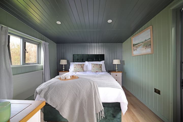 Luxurious Hut W/ Outdoor Bath & Sea Views - Honiton