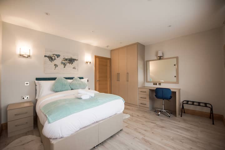 Elm House - Deluxe 4-bed, 3-bath Apartment - Reading