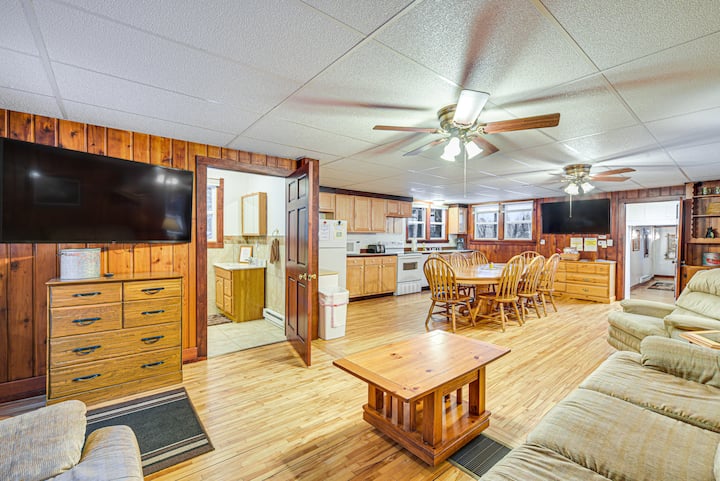 Riverfront Hayward Retreat: Boat Dock, Fire Pit! - Chippewa Flowage, Hayward