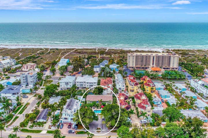 2 Bedroom Siesta Village Condo-heated Pool! - Siesta Key, FL