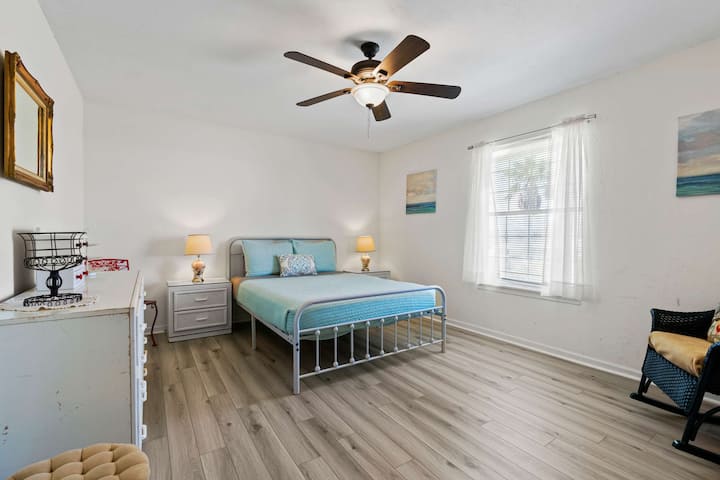 Beachside Family Haven W/ Pool & Beach Access, Bbq - Crescent Beach, FL