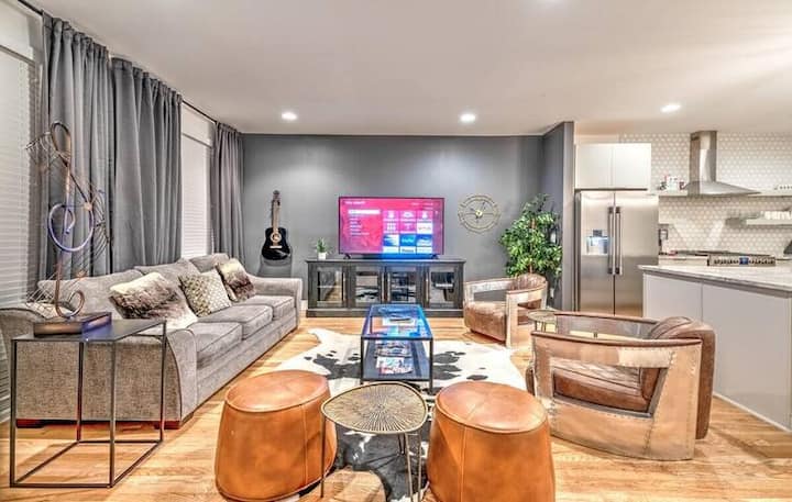 Skyline Views- Private Rooftop- Garage! - Nashville, TN