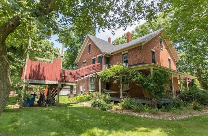 Historic Farmhouse With Hot Tub, Treehouse Shower, - New Buffalo, MI