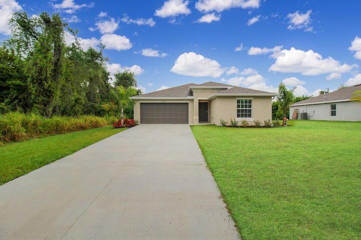 Relaxing Home In Port Charlotte - Fireside Cottage - Port Charlotte, FL