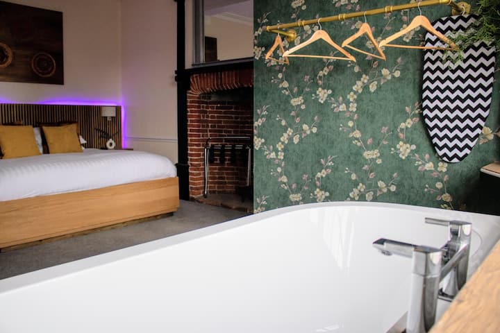 The Waveney Suite At The Historic Scole Inn Hotel - Diss