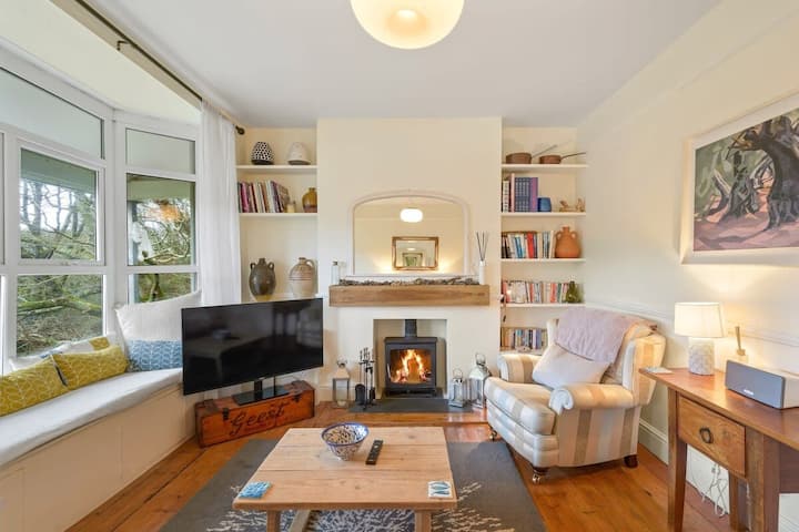 Cosy Home On The Waterfront, Private Parking - Looe