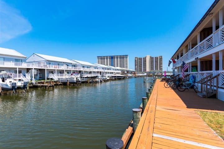 Cozy Canal-side 2 Bedroom! - 芬威克島