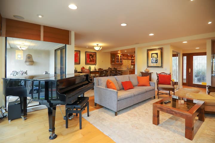 Adventure Awaits Stay & Play - Grand Beach Escape! - Encinitas, CA
