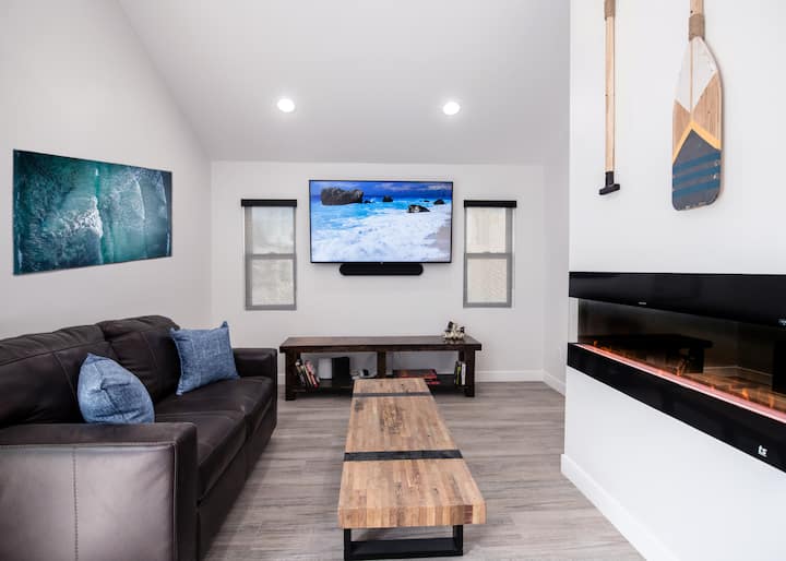 Gorgeous + Modern Oasis. Steps To The Beach - Newport Beach, CA