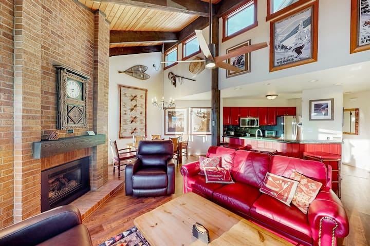 Centrally Located 2br - Hot Tub, Pool, Near Lifts - Steamboat Springs