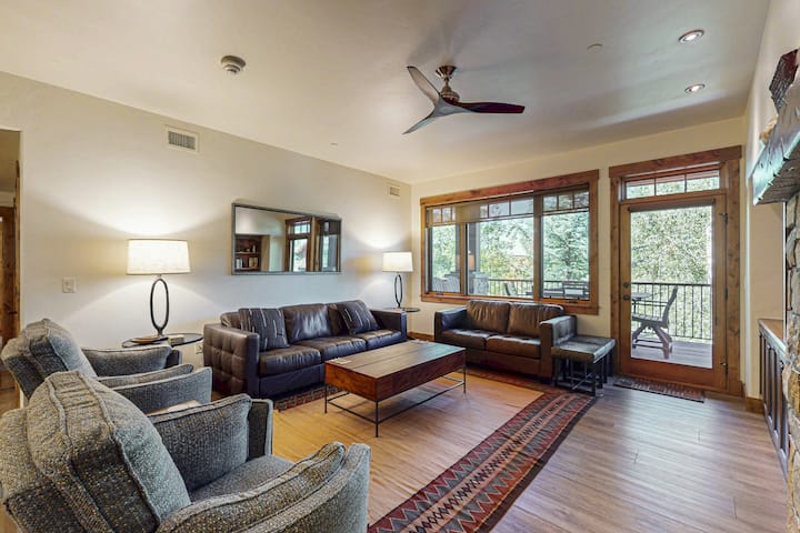 Stylish 4br 2nd-floor | Balcony | Pool - Steamboat Springs, CO