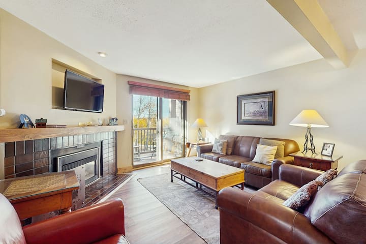 Warm 2br Timber Run Condos | Balcony | Pool - Steamboat Springs