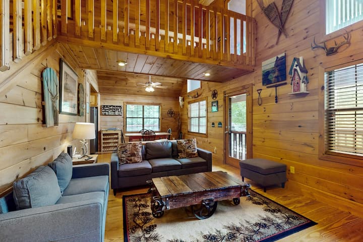 2br Mountainview | Firepit | Private Hot Tub - Mineral Bluff, GA