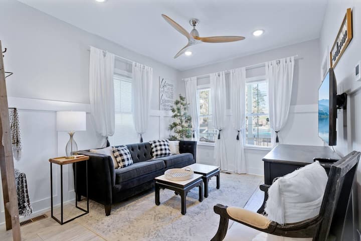 Single-level Living – Downtown Getaway Awaits! - Hampton, VA